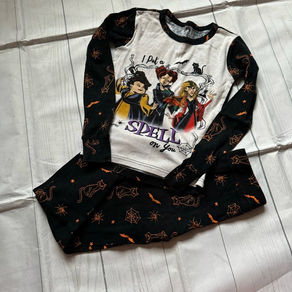 Disney | Pajamas | Disney Hocus Pocus Halloween Pajama Set Size | Poshmark